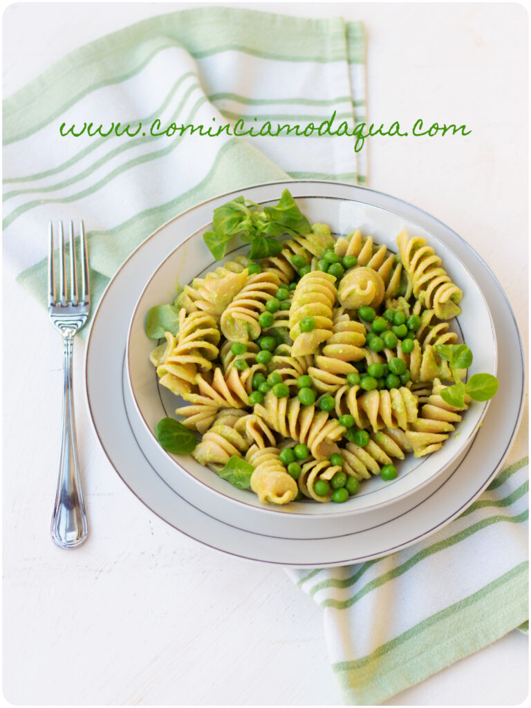 Pasta con piselli verdi - Cominciamo da Qua